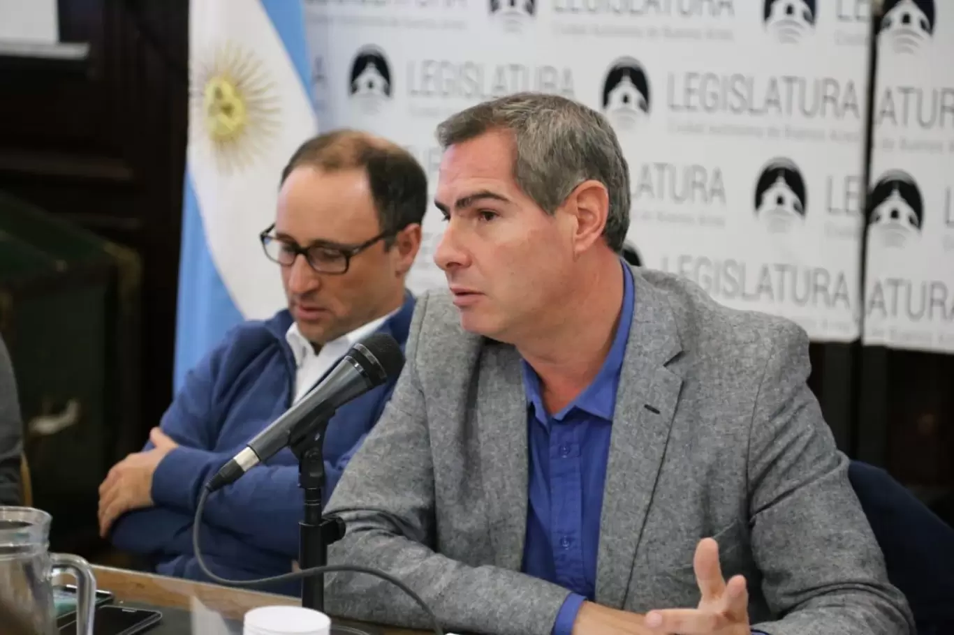 "Nos parece que no corresponde la privatización de las vacunas en CABA ...