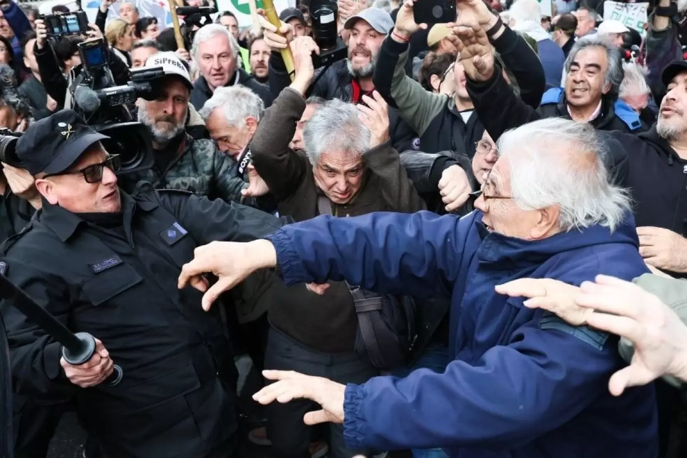 Sara Daneri: "La CGT es cómplice de este Gobierno" - Splendid AM 990