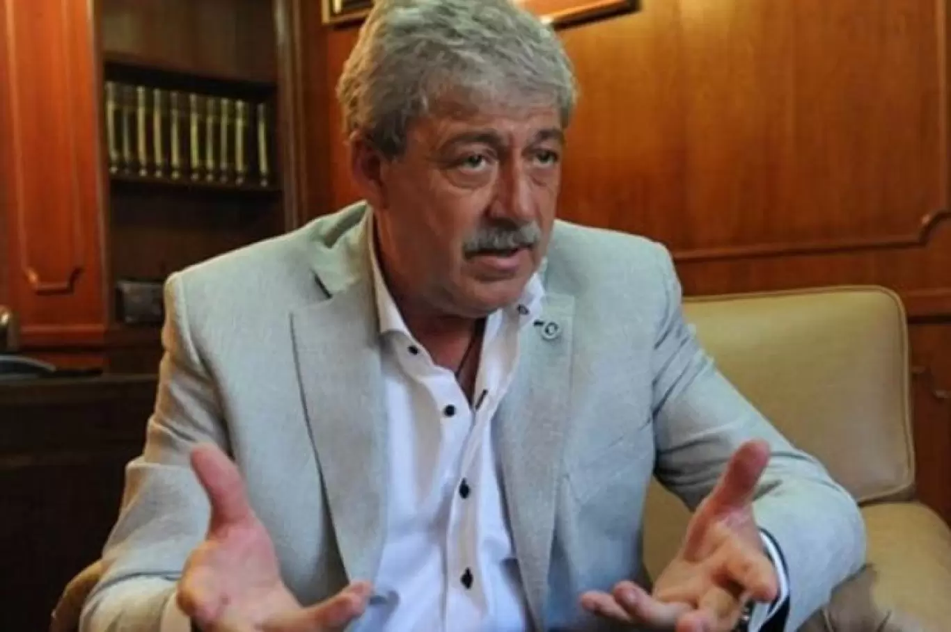 Eduardo Buzzi: “Me persigno todas las mañanas para que Milei no termine ...